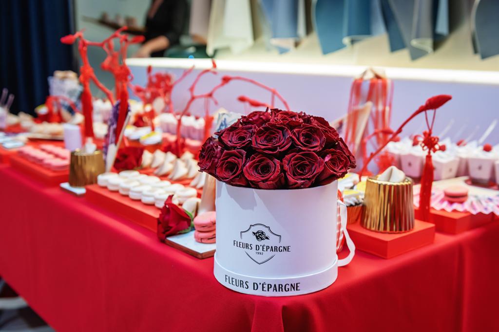 Romance Red in Classic Rose Bucket | fleursdepargne